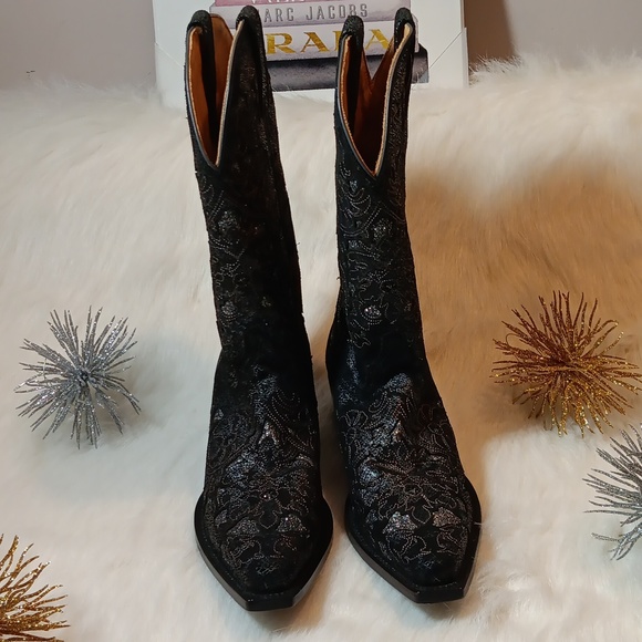 Shyanne | Shoes | Shyanne Womens Blkfloral Embroidery Bitter Sweet ...